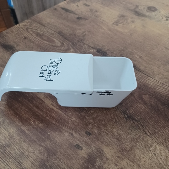 The Pampered Chef | Kitchen | The Pampered Chef Adjustable Measuring ...